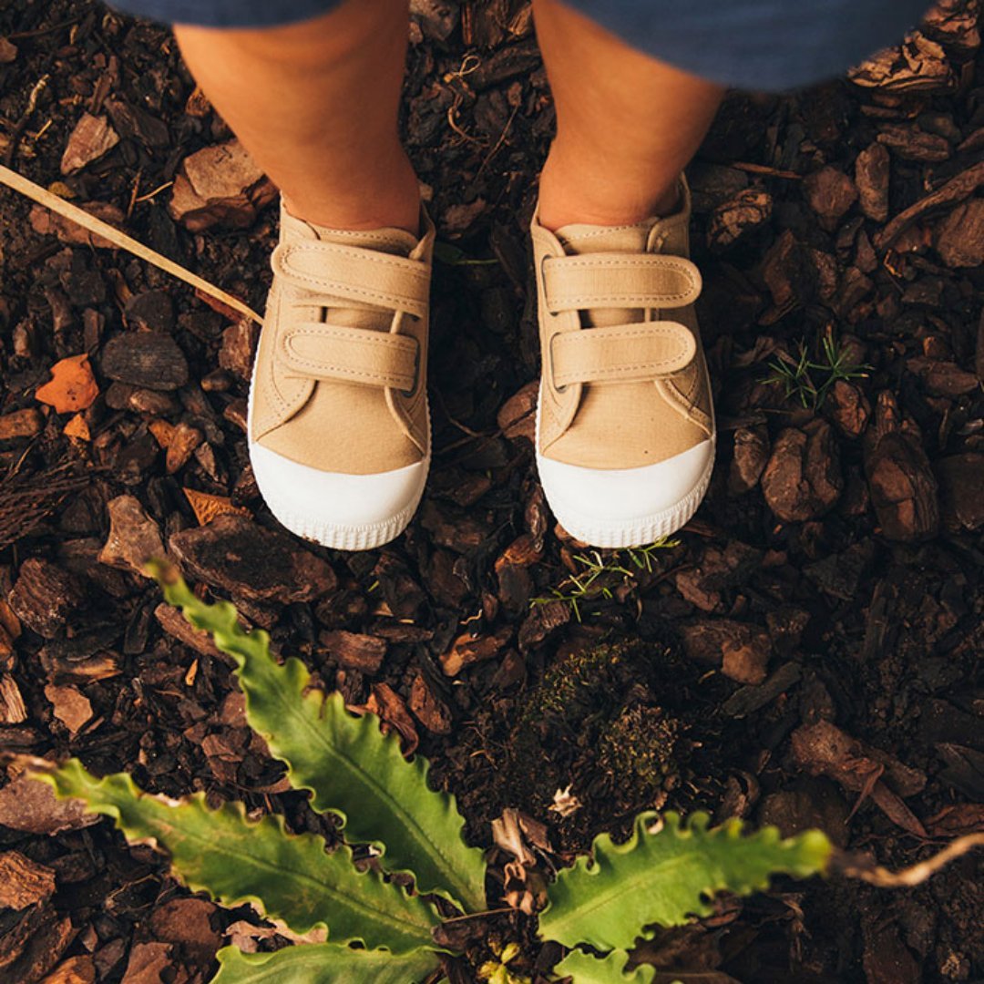 Your Child's Feet - Getting It Right! – Acorn & Pip